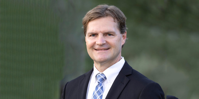 Total Larynx Transplant